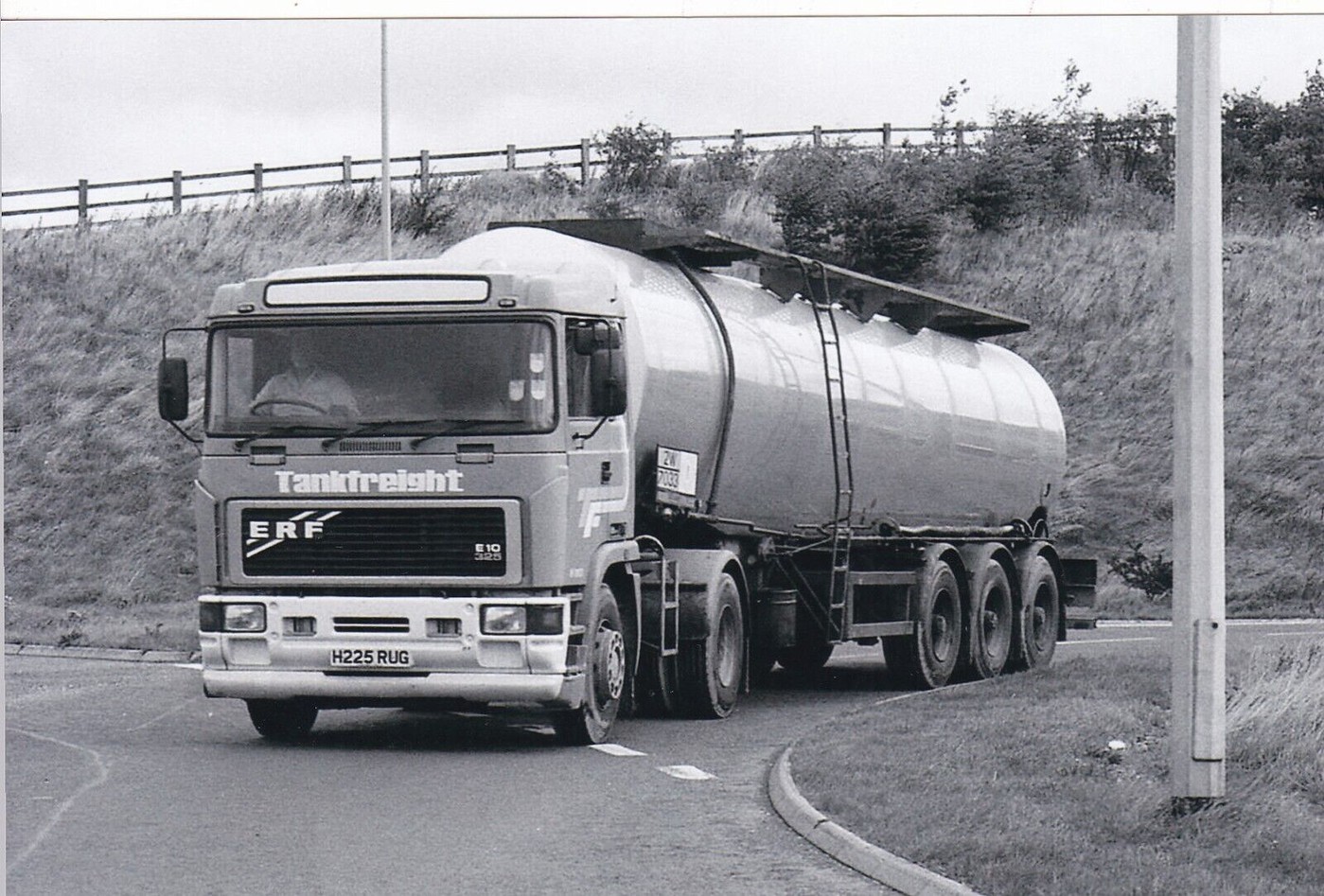 Photo: H225RUG ERF E10 325 | Tankfreight album | Boballoa | Fotki.com ...